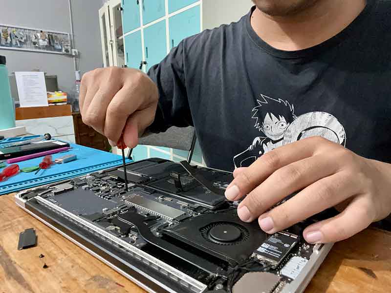 Tentang Bali PRO | Layanan Service Iphone & Macbook Bali